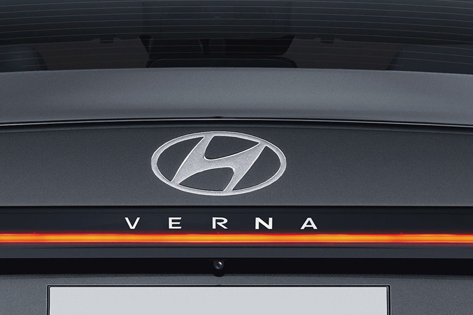 Hyundai Verna Specs & Features, Configurations, Dimensions
