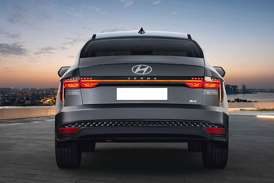 Hyundai Verna SX Opt Turbo DCT On Road Price in Chandigarh, Mohali ...
