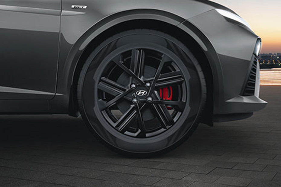 Hyundai Verna EX On Road Price in New Delhi & 2023 Offers, Images