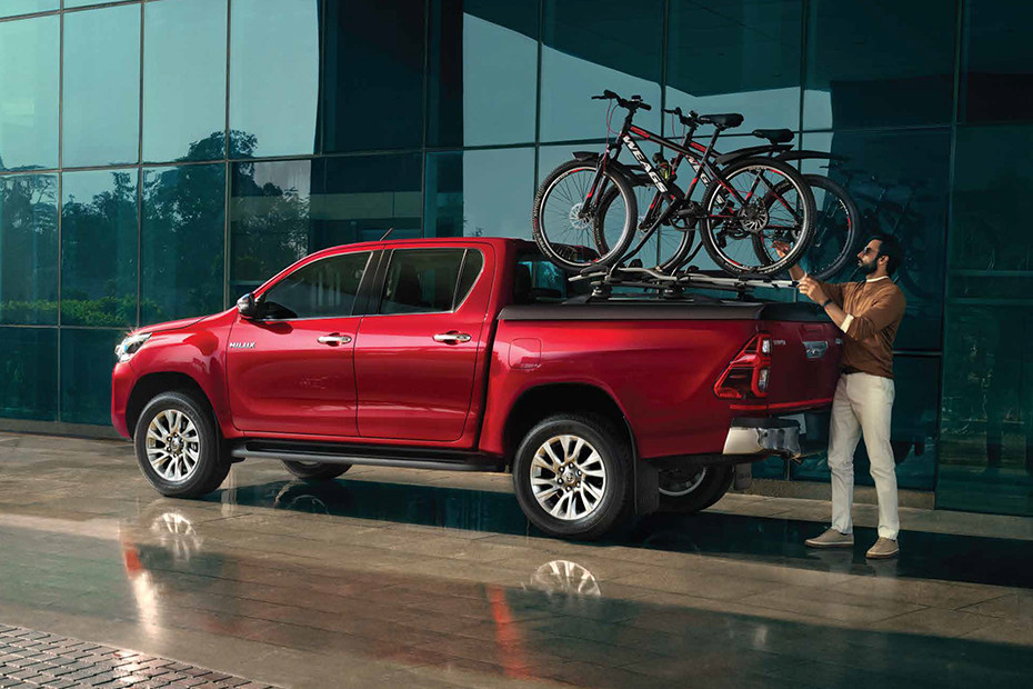 Toyota Hilux Exterior Images Gallery | Shaw Toyota.
